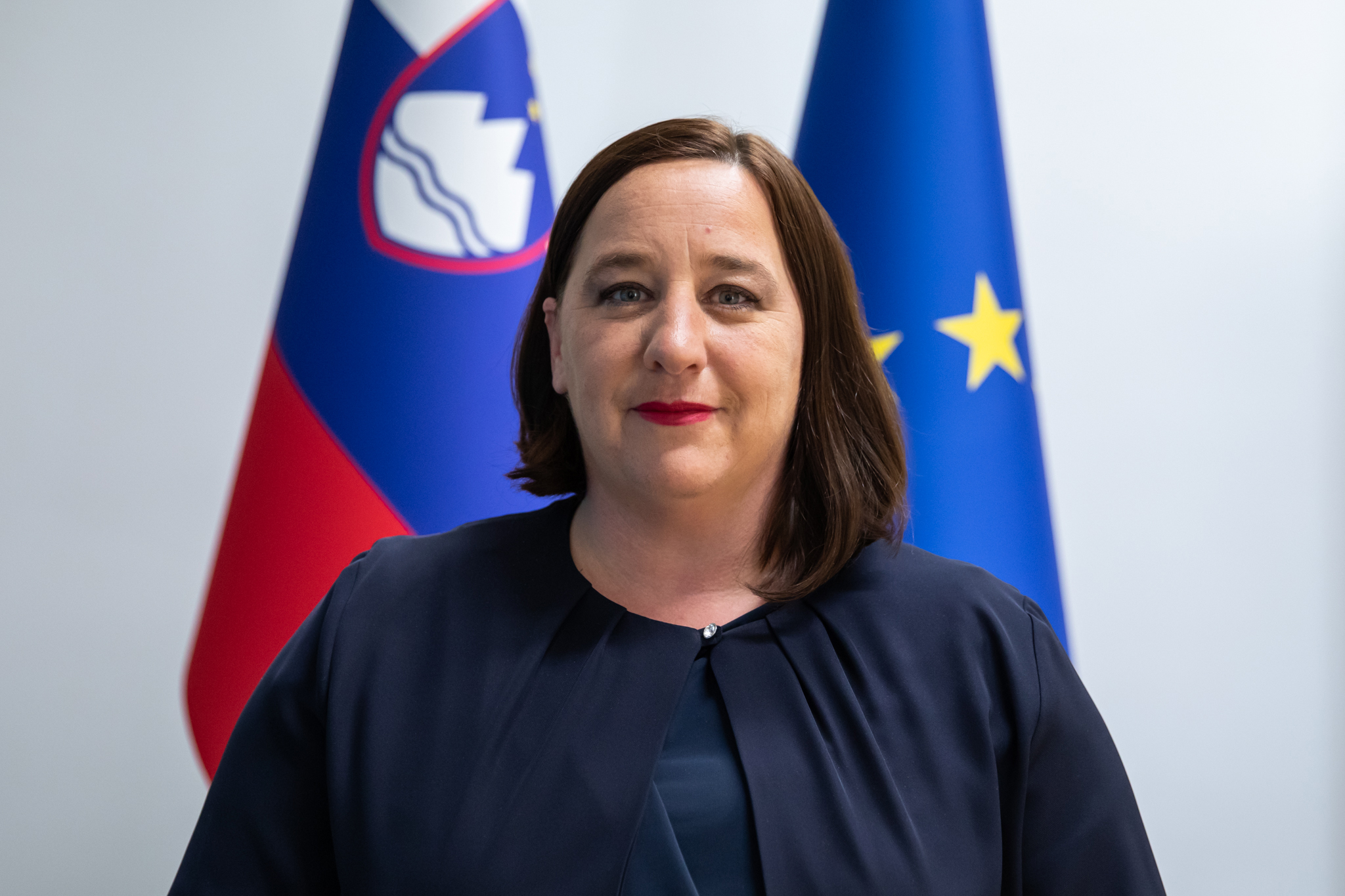 O uradu – slovenci.si